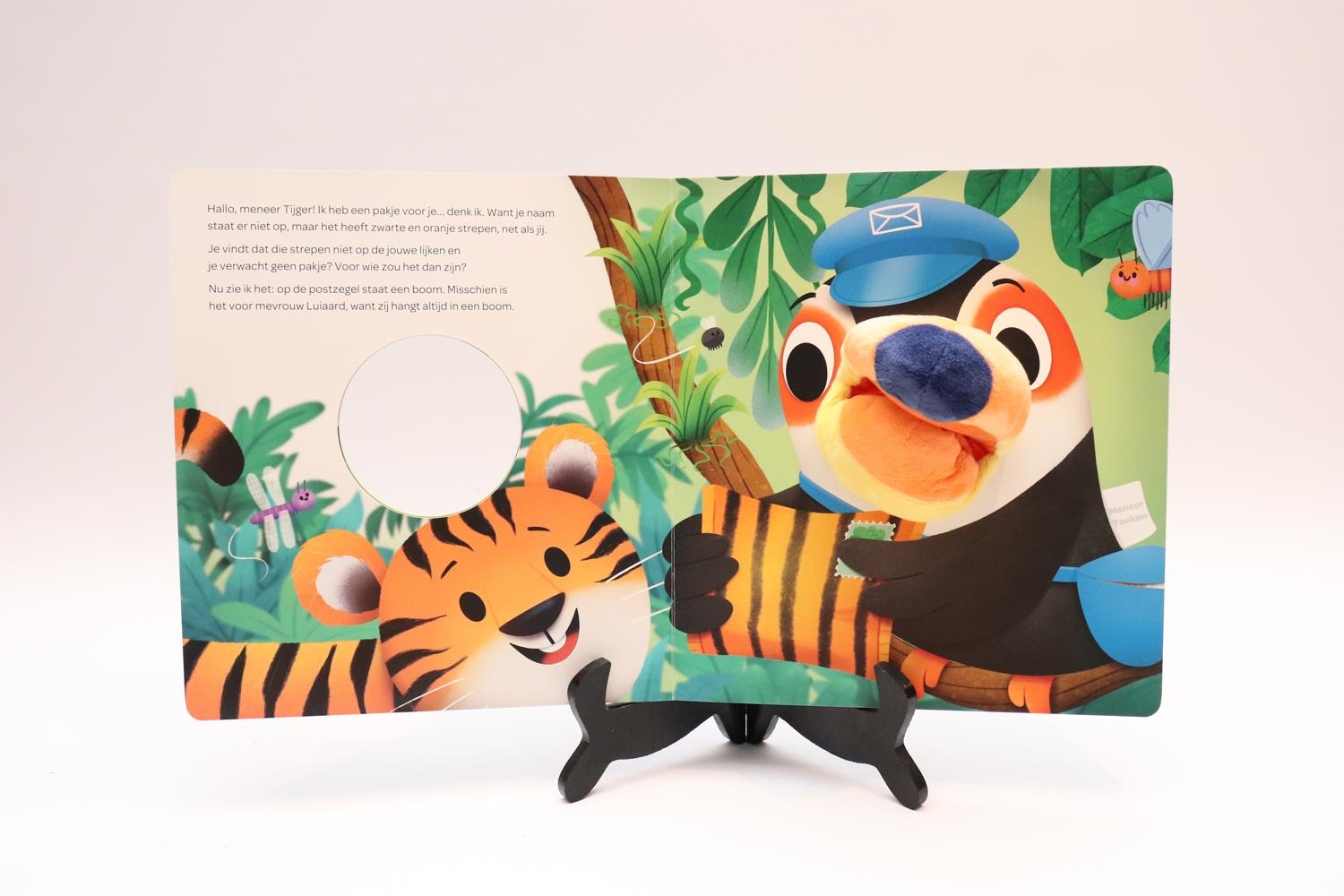 Nieuw Boek Met Handpop Het Pakje Van Postbode Toekan Boeken Edukleuter Outlet